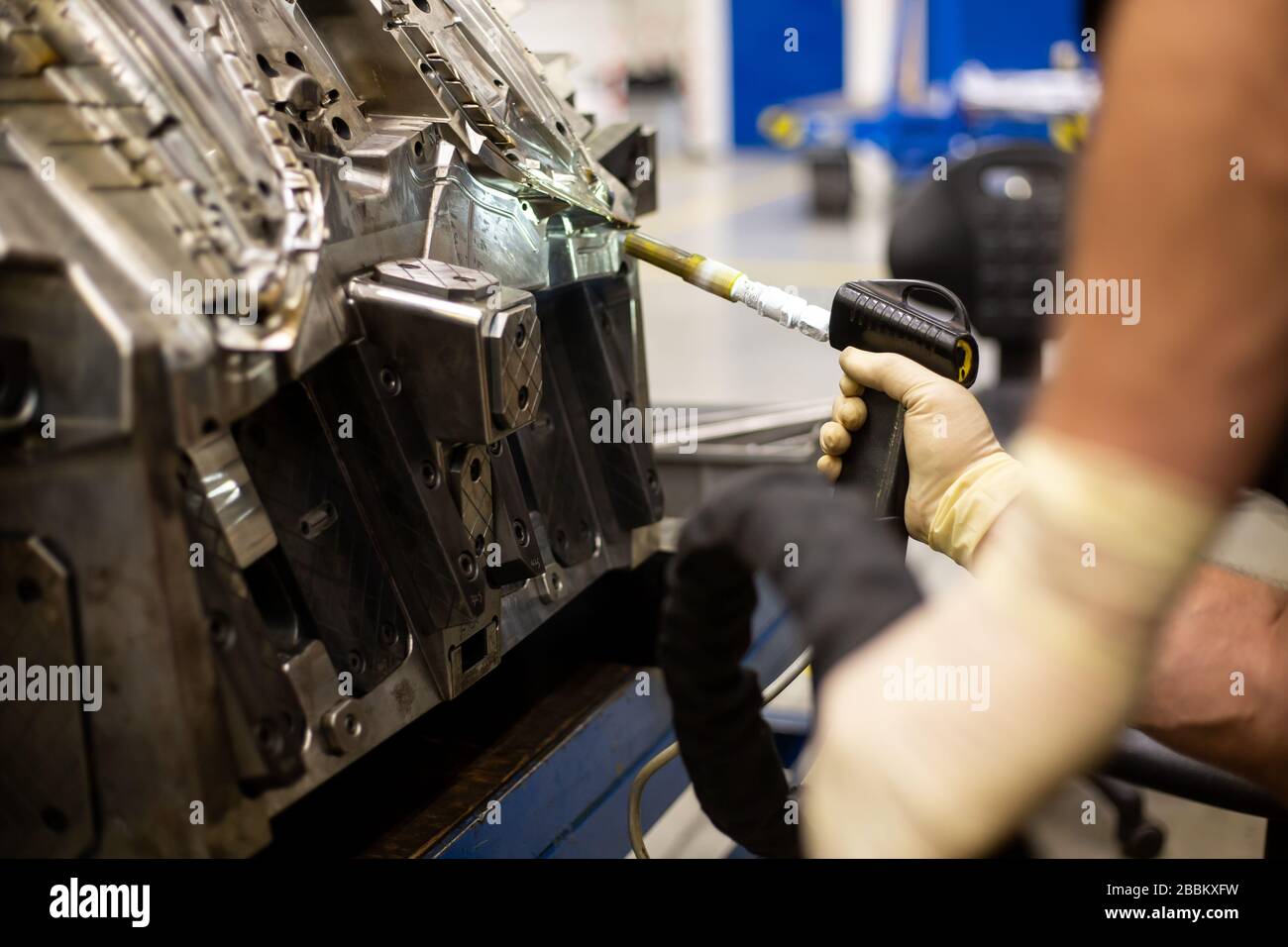 Engineer freezing injection mold after production by dry nitrogen ...