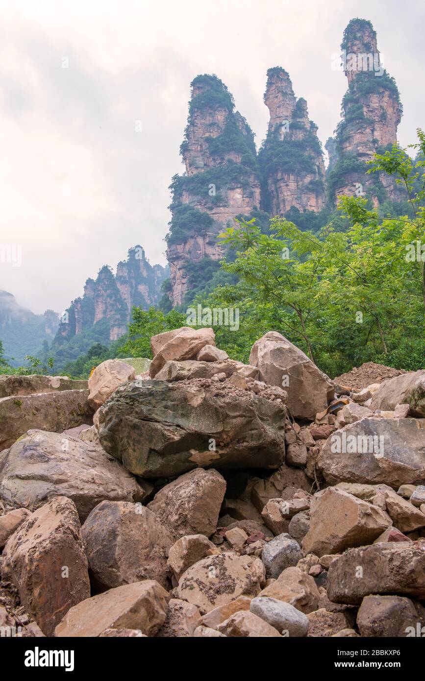 landscape of three Mountain looks like (Three sisters rock formation ...