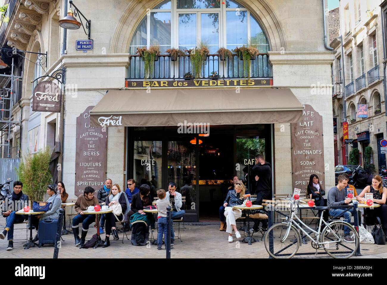 Pavement restaurant france hi-res stock photography and images - Alamy