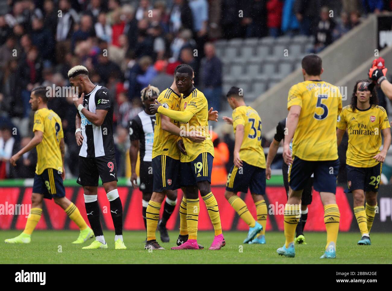 Arsenal players celebrate their win after the final whistle Stock Photo ...
