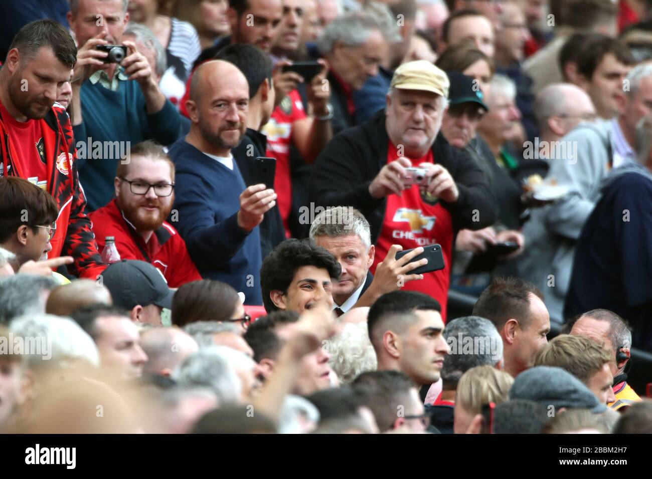 Football full length fans crowd hi-res stock photography and images - Alamy