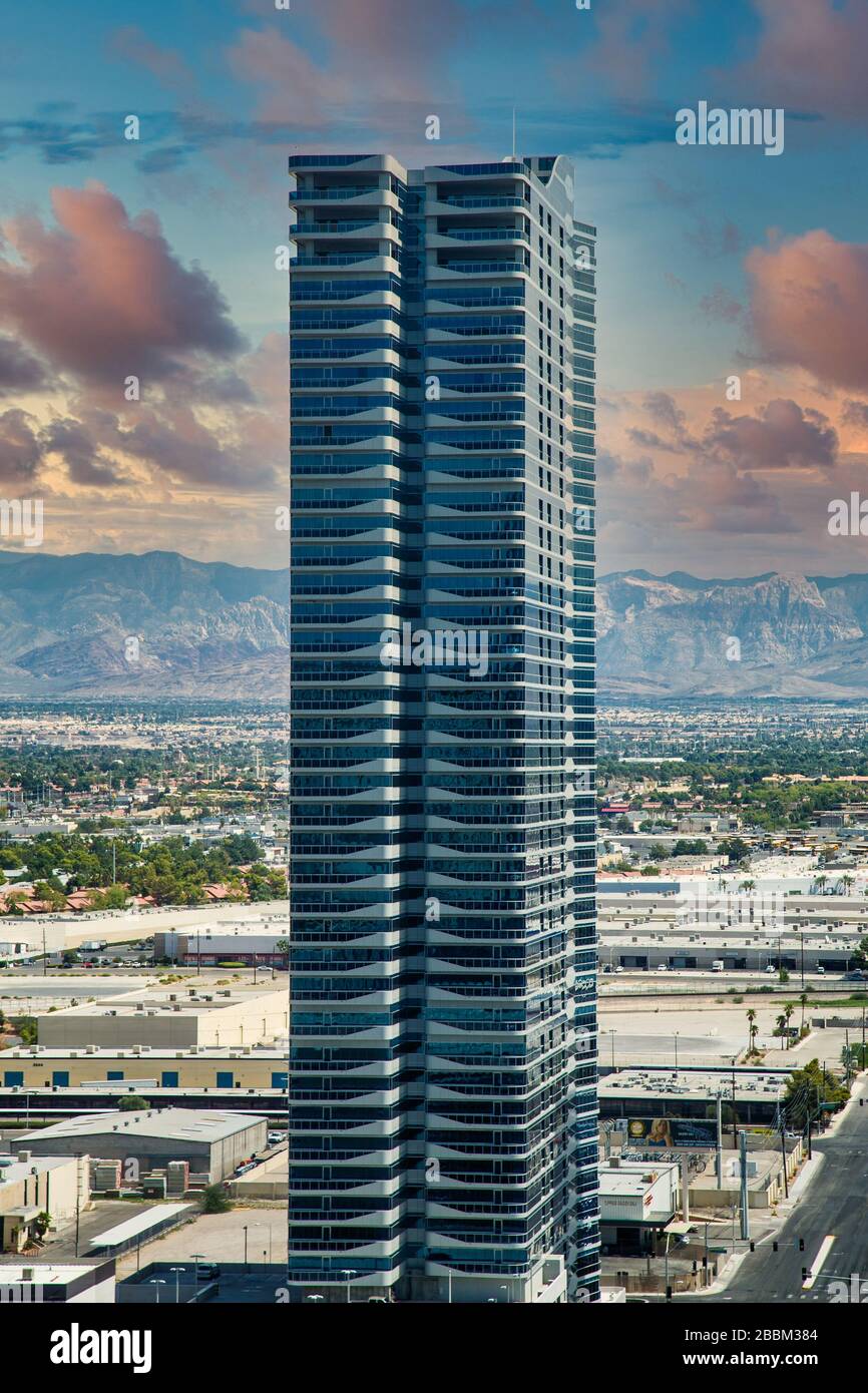 Modern hotel tower hi-res stock photography and images - Alamy