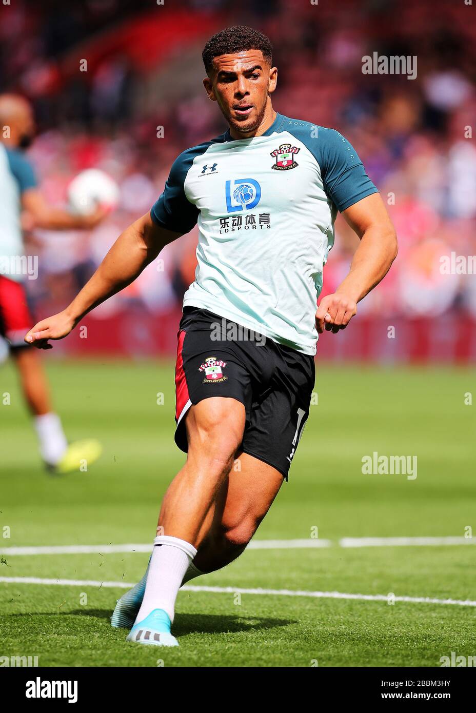 Southampton's Che Adams warms up before kick off Stock Photo - Alamy