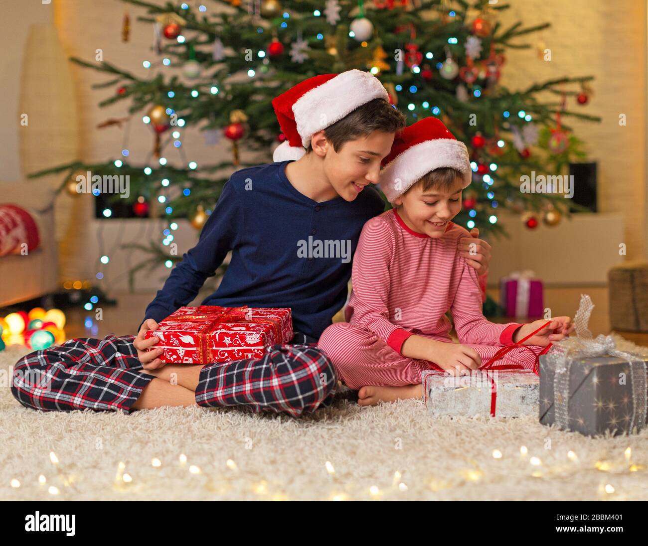 Children kids opening christmas presents hi-res stock photography and ...