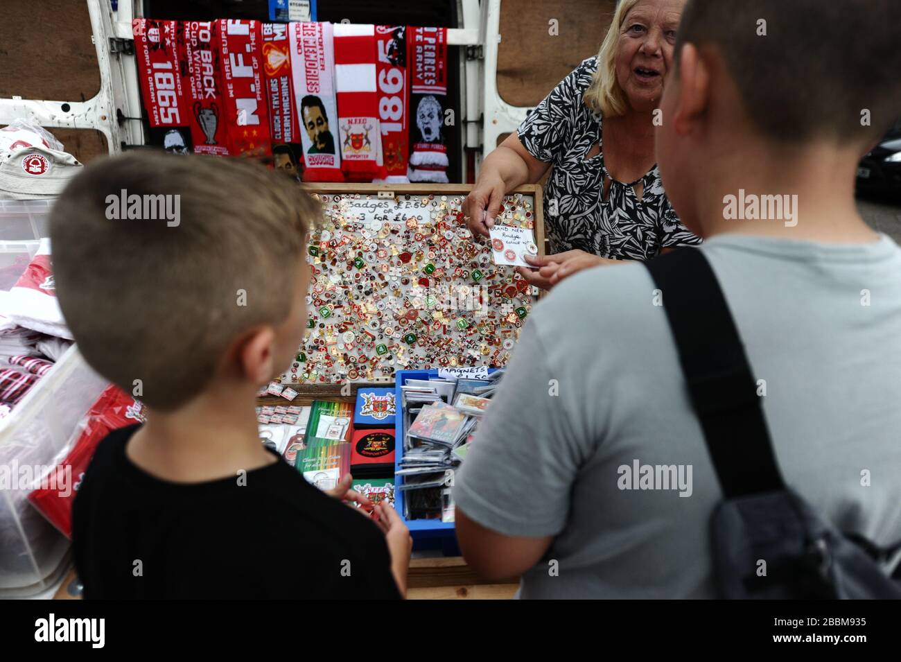 Merchandise stand hi-res stock photography and images - Alamy
