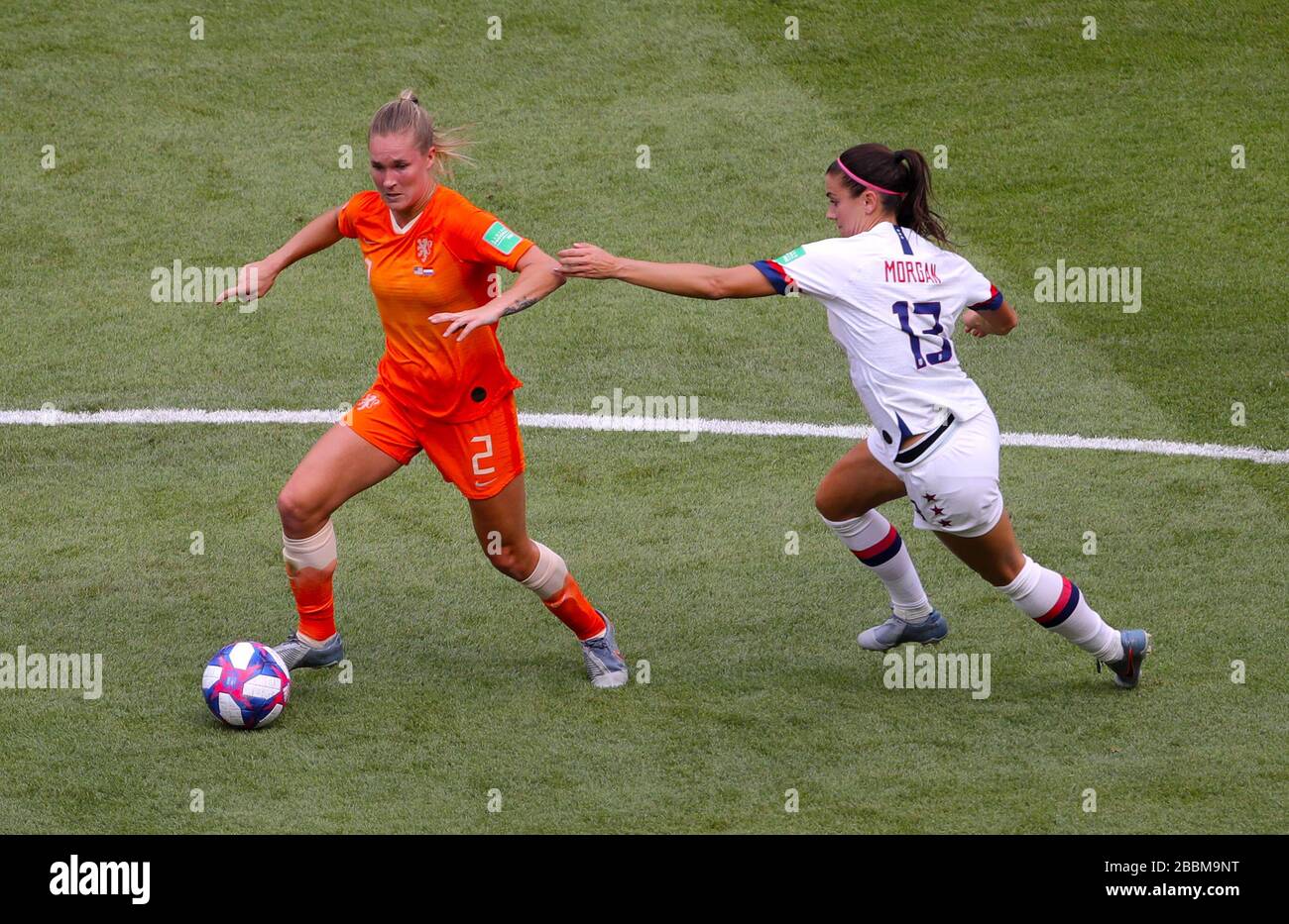 Netherlands' Desiree van Lunteren (left) and USA's Alex Morgan battle ...