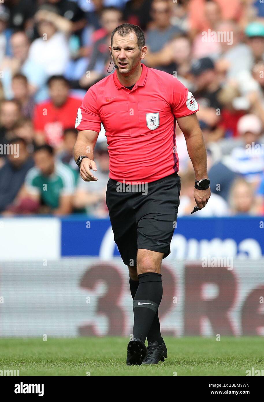 Match referee Tim Robinson Stock Photo - Alamy
