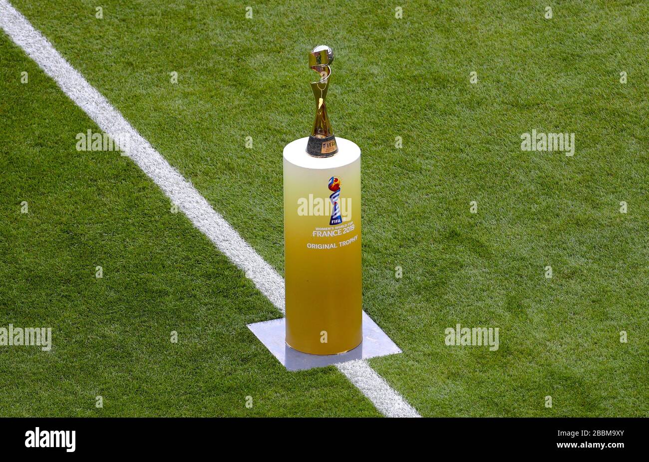 General view of the trophy on the pitch ahead of the match Stock Photo ...