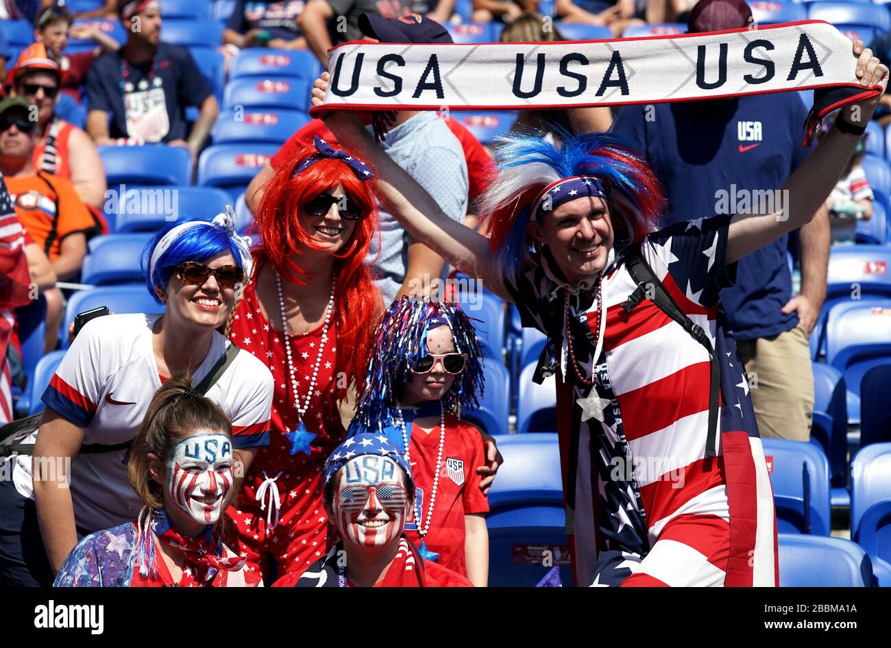 USA fans during the game Stock Photo - Alamy
