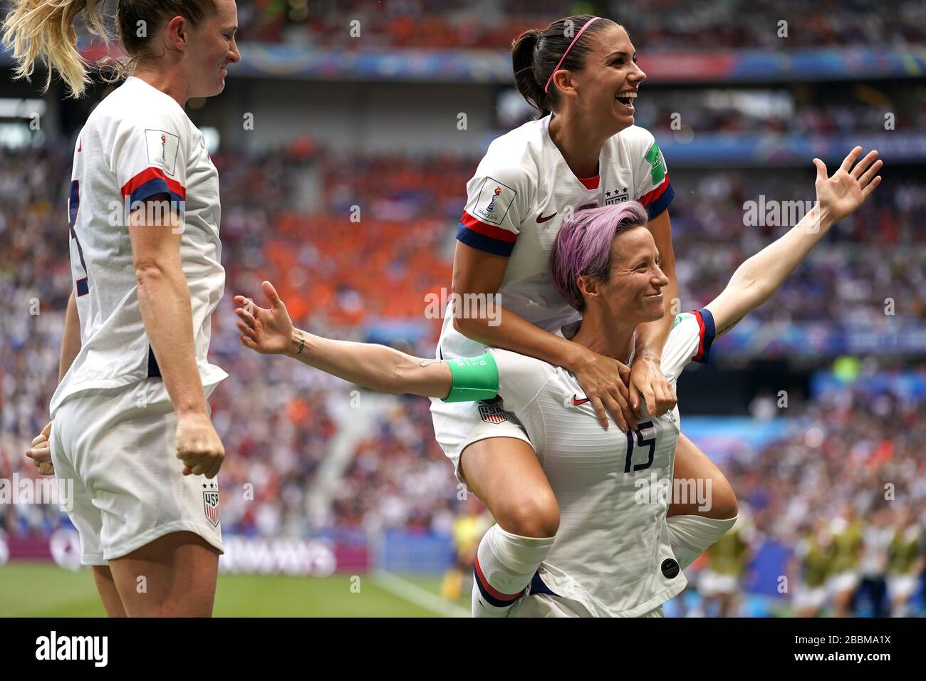 Megan Rapinoe Y Alex Morgan Rapinoe's Confident Pose Captures U.S.