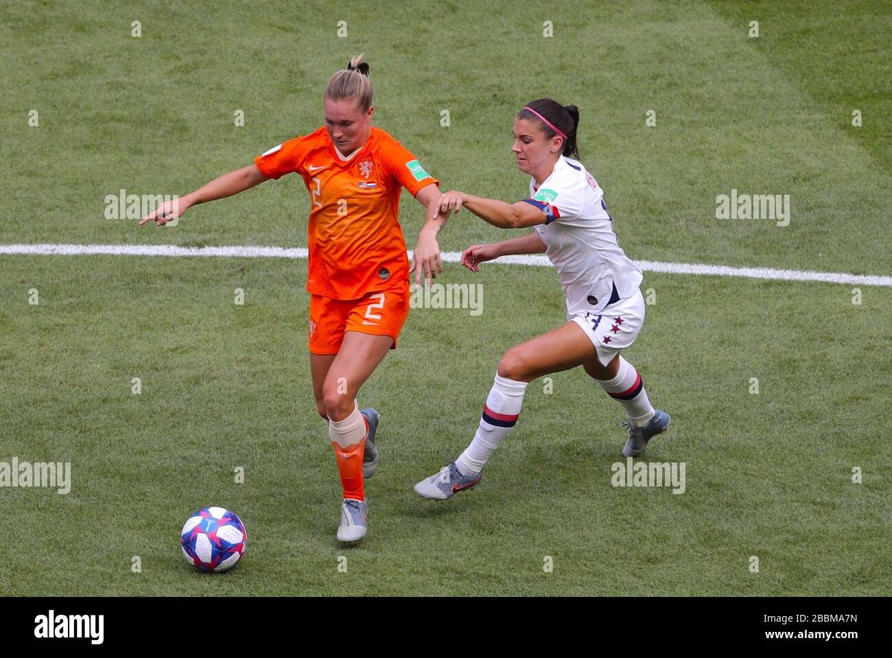 Netherlands' Desiree van Lunteren (left) and USA's Alex Morgan battle ...