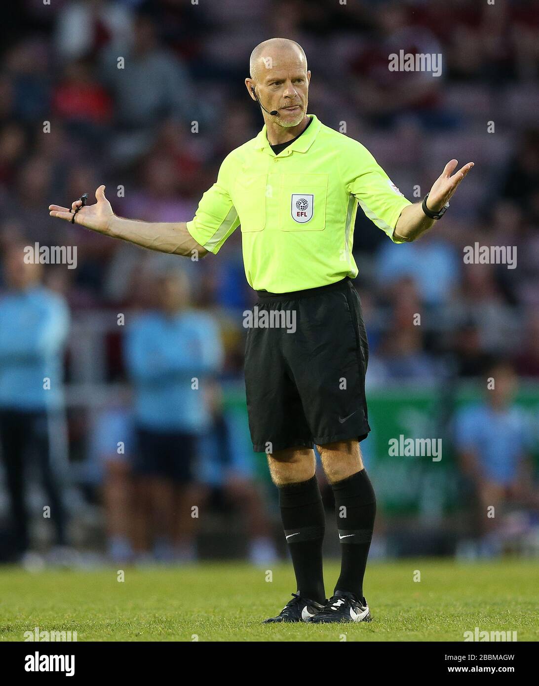 Referee Andy Woolmer Stock Photo - Alamy