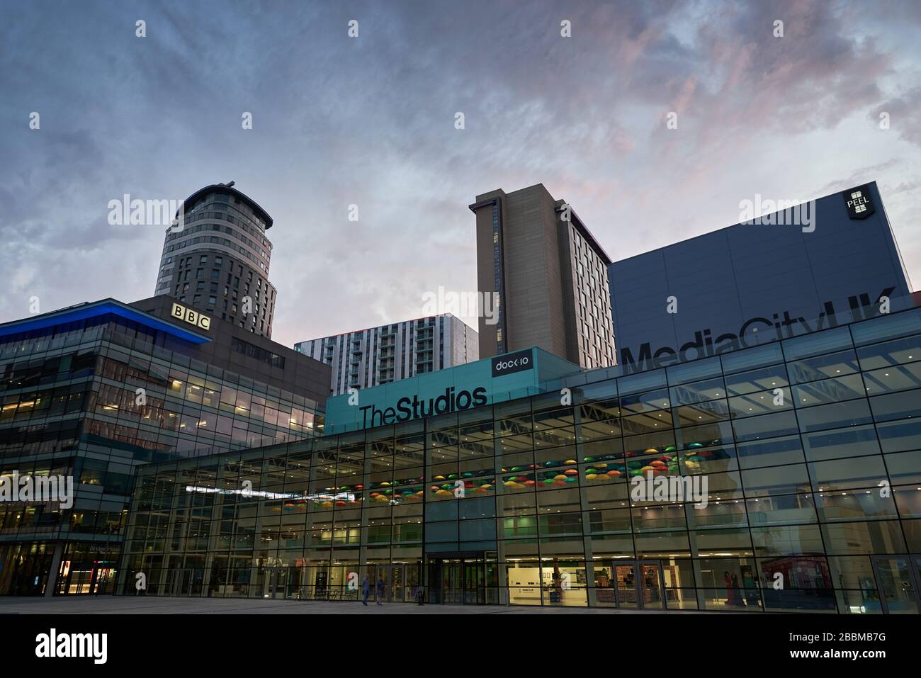 Manchester university place building hi-res stock photography and ...