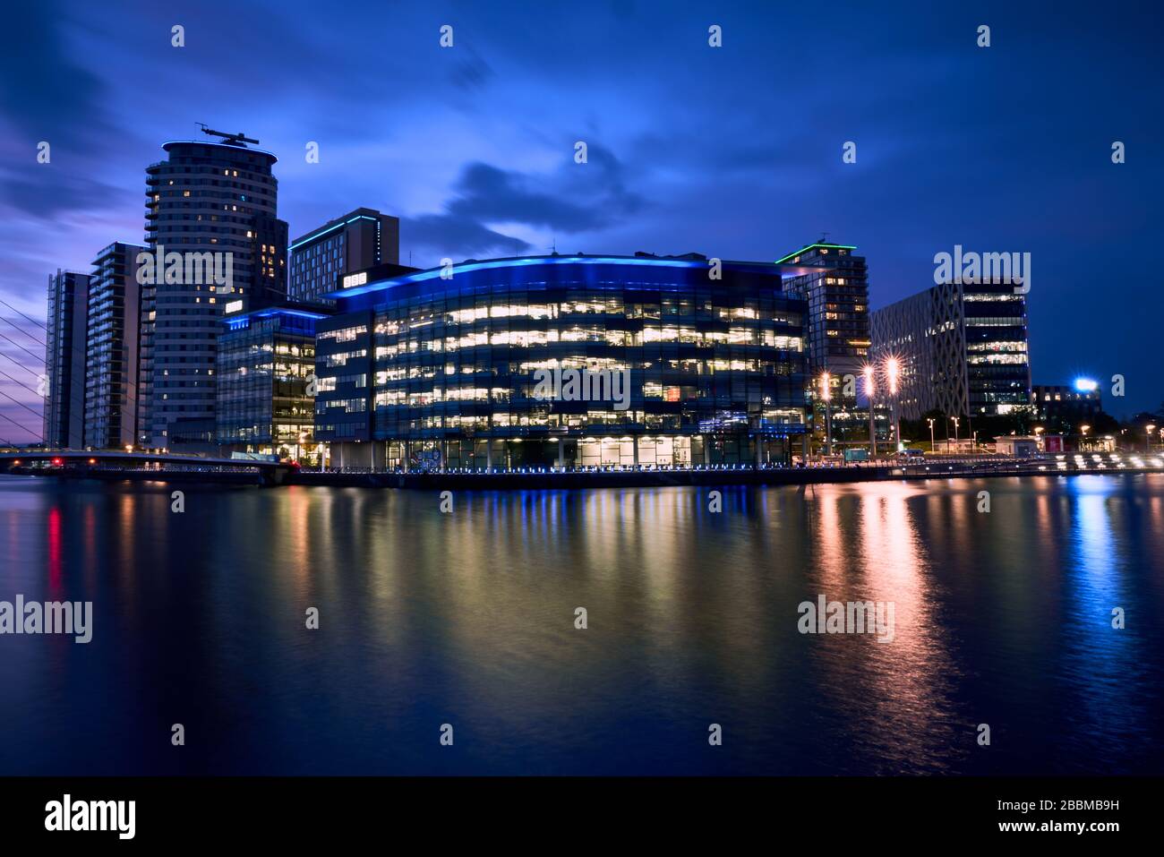 Mediacityuk reflection night hi-res stock photography and images - Alamy