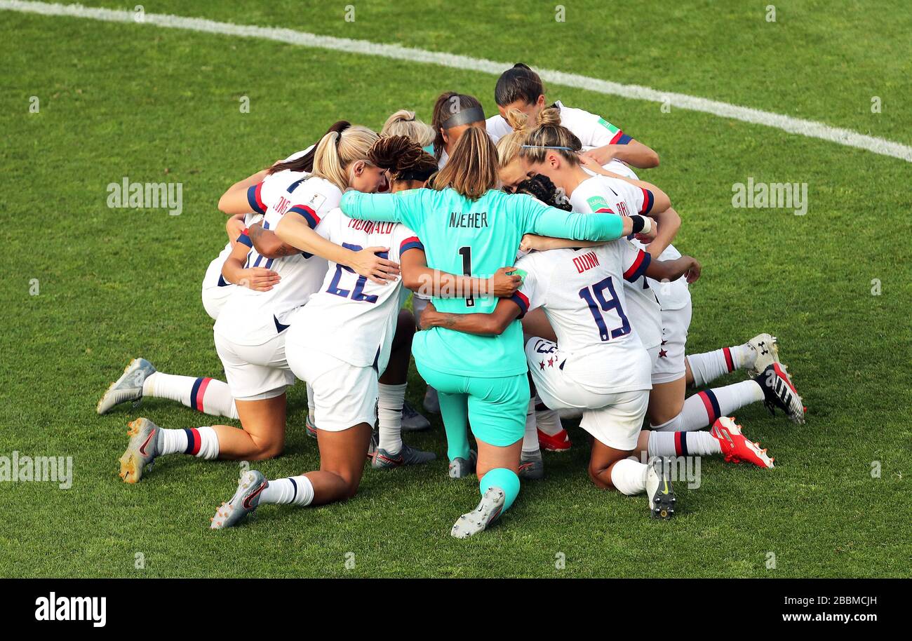 United States team-mates celebrate after the final whistle Stock Photo ...