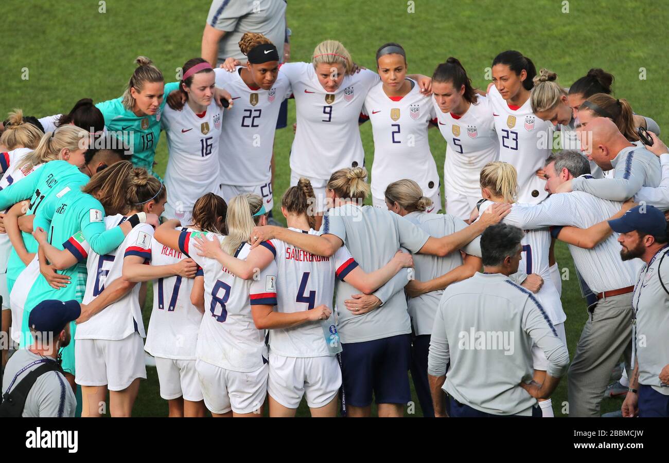 United States team during a huddle after the final whistle Stock Photo ...