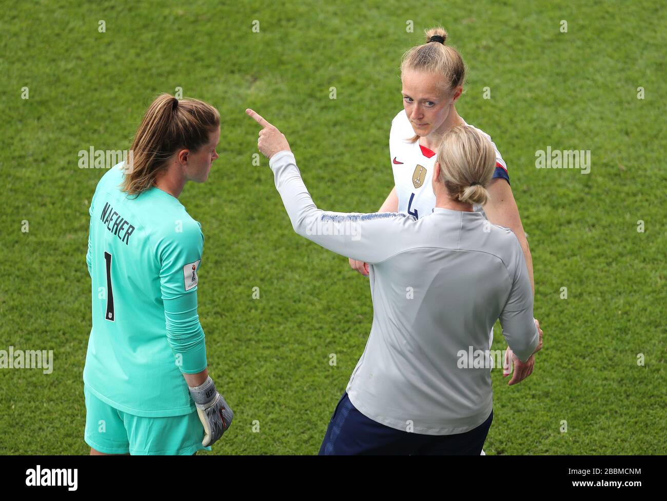 USA head coach Jill Ellis (centre) speaks with goalkeeper Alyssa Naeher ...