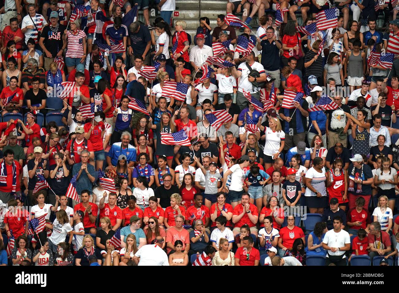 Usa fans show their support hi-res stock photography and images - Alamy