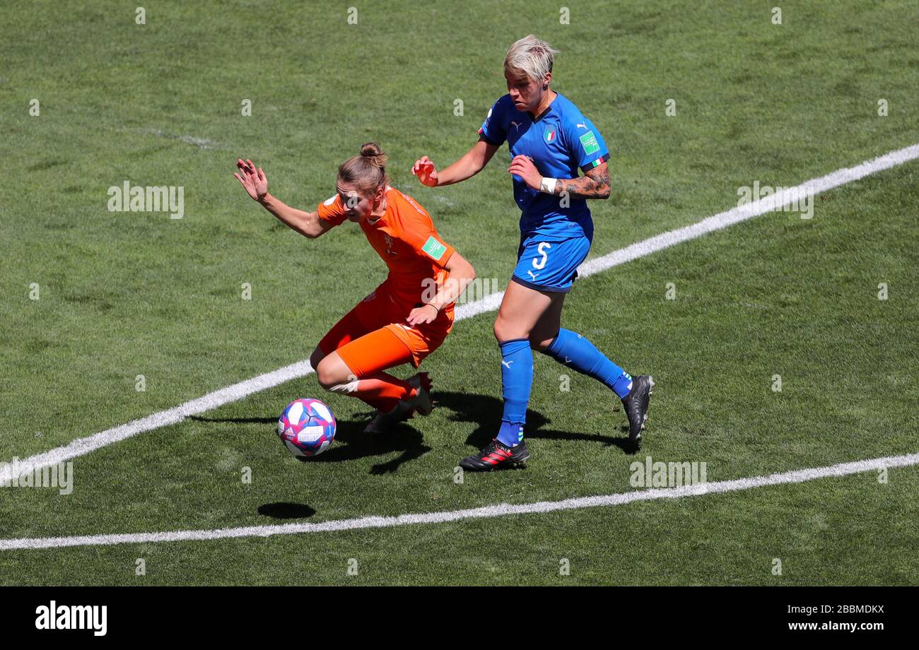 Netherlands' Desiree van Lunteren (left) and Italy's Elena Linari ...