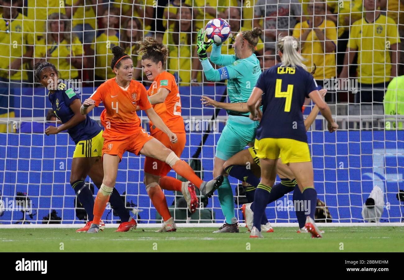 Netherlands goalkeeper Sari van Veenendaal makes a save Stock Photo - Alamy