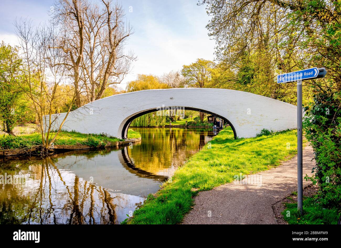 Lady Capel’s Bridge (Grand Union Canal Bridge No 163), in Cassiobury ...