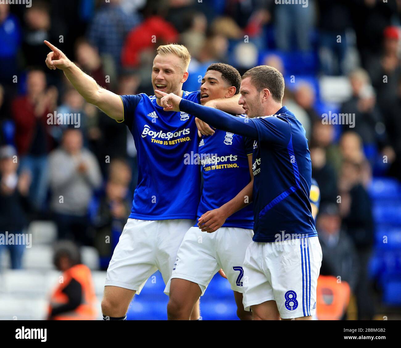 Birmingham City's Jude Bellingham (Centre) celebrates with team-mates ...