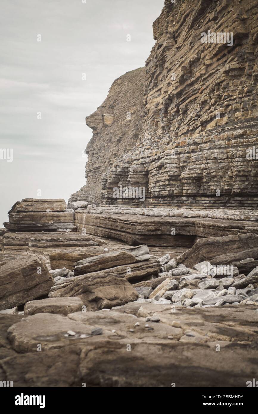 Cliff edge at Southerndown Beach in South Wales Stock Photo - Alamy
