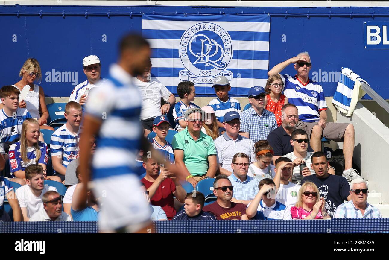 Qpr fans hi-res stock photography and images - Alamy