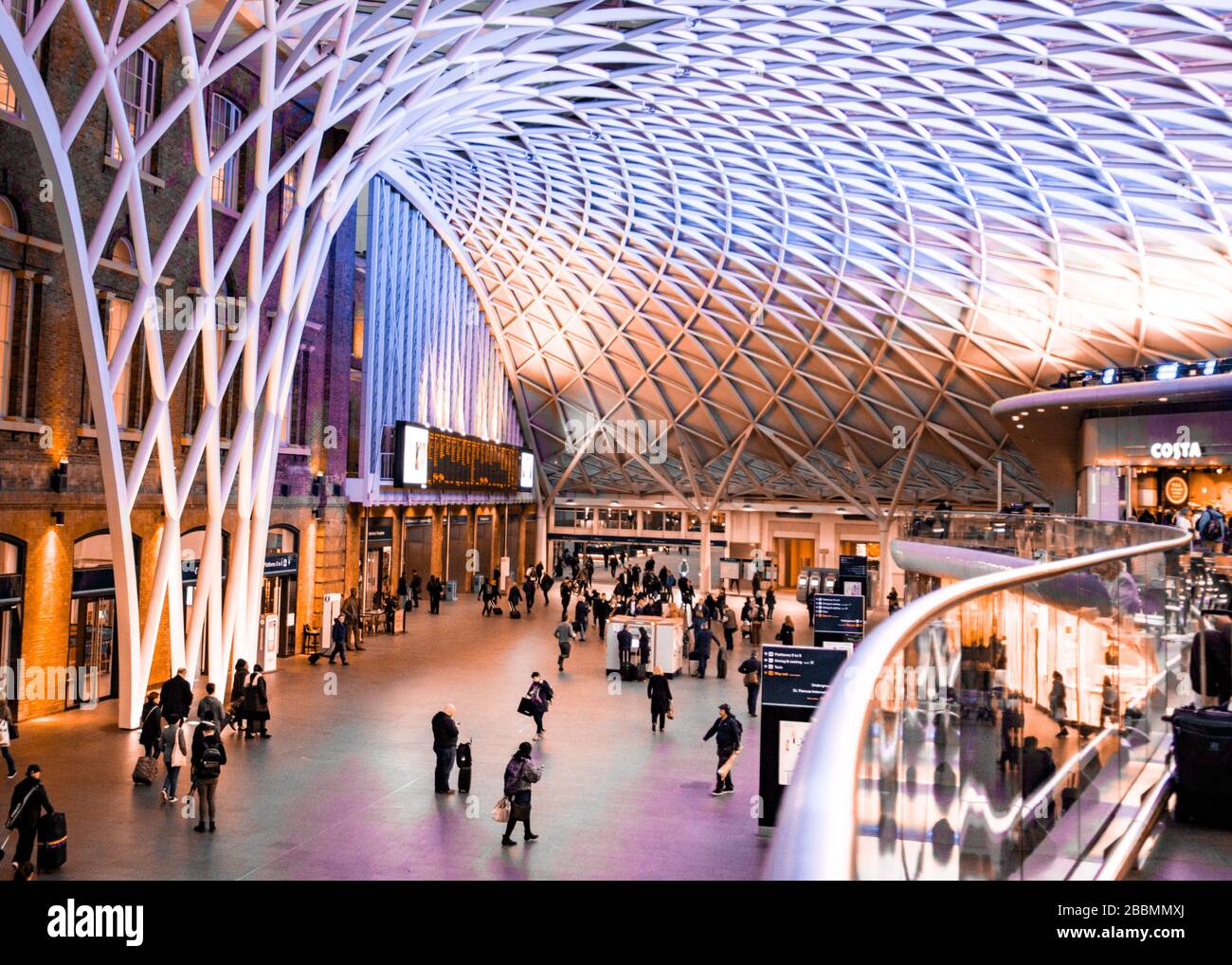 King cross london station hi-res stock photography and images - Alamy