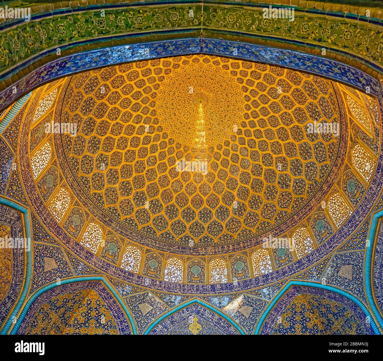 Sheikh Lotfollah Mosque dome Stock Photo - Alamy