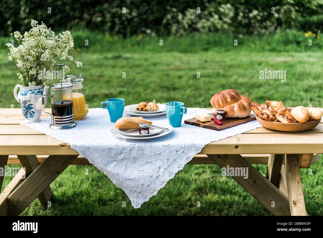 Glamping breakfast outdoors, eating alfresco. England Stock Photo - Alamy