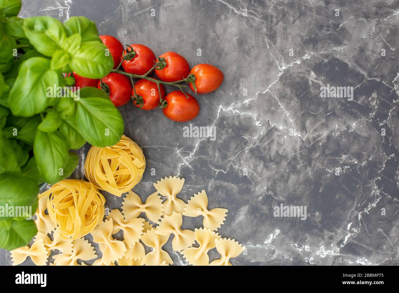 Flat pasta sheets hi-res stock photography and images - Alamy