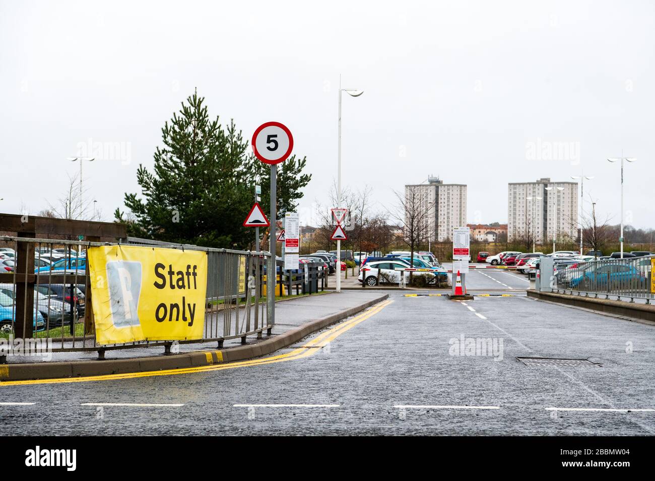 Royal infirmary of edinburgh parking hi-res stock photography and ...