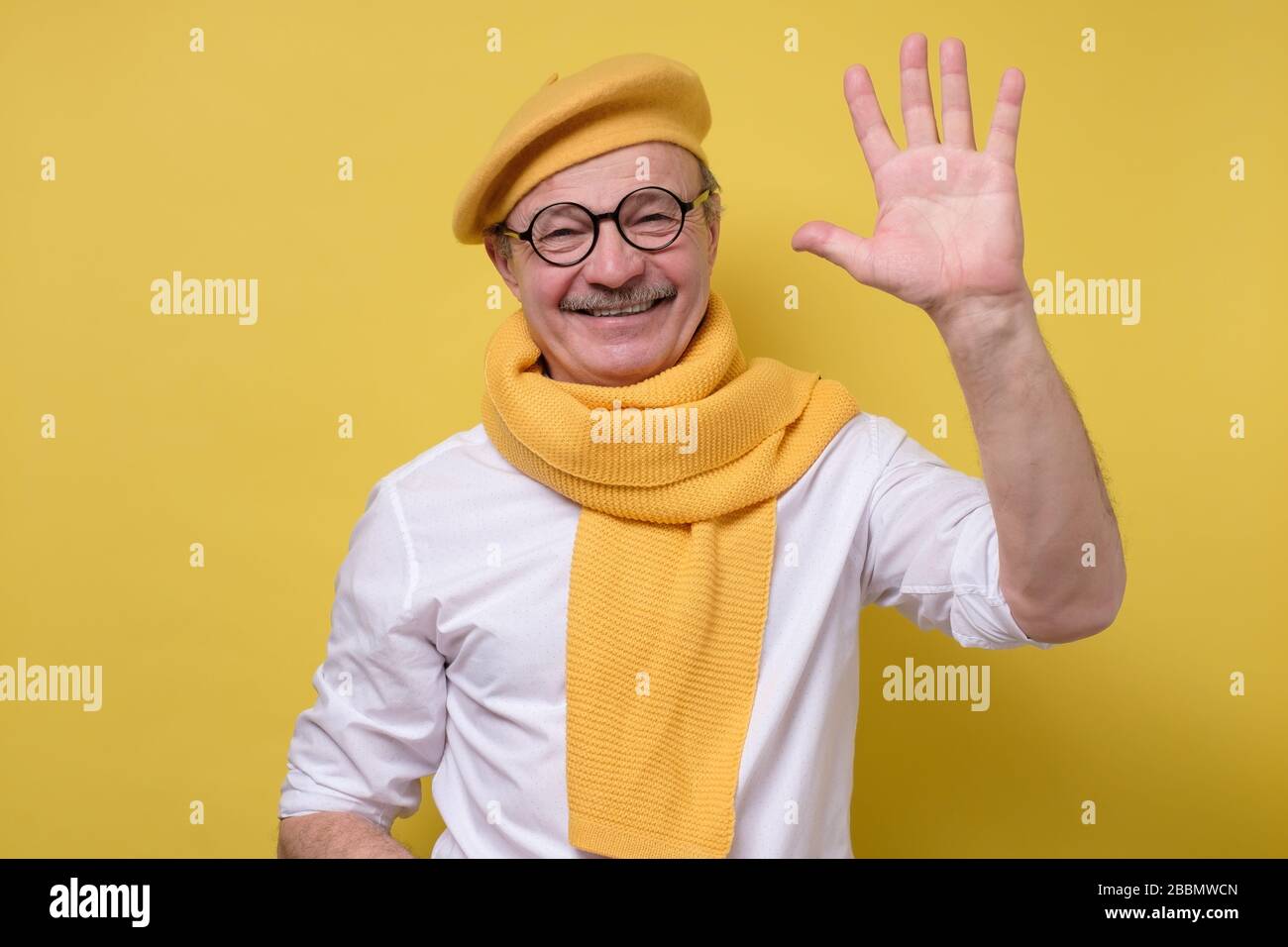 Old man waving goodbye hi-res stock photography and images - Alamy