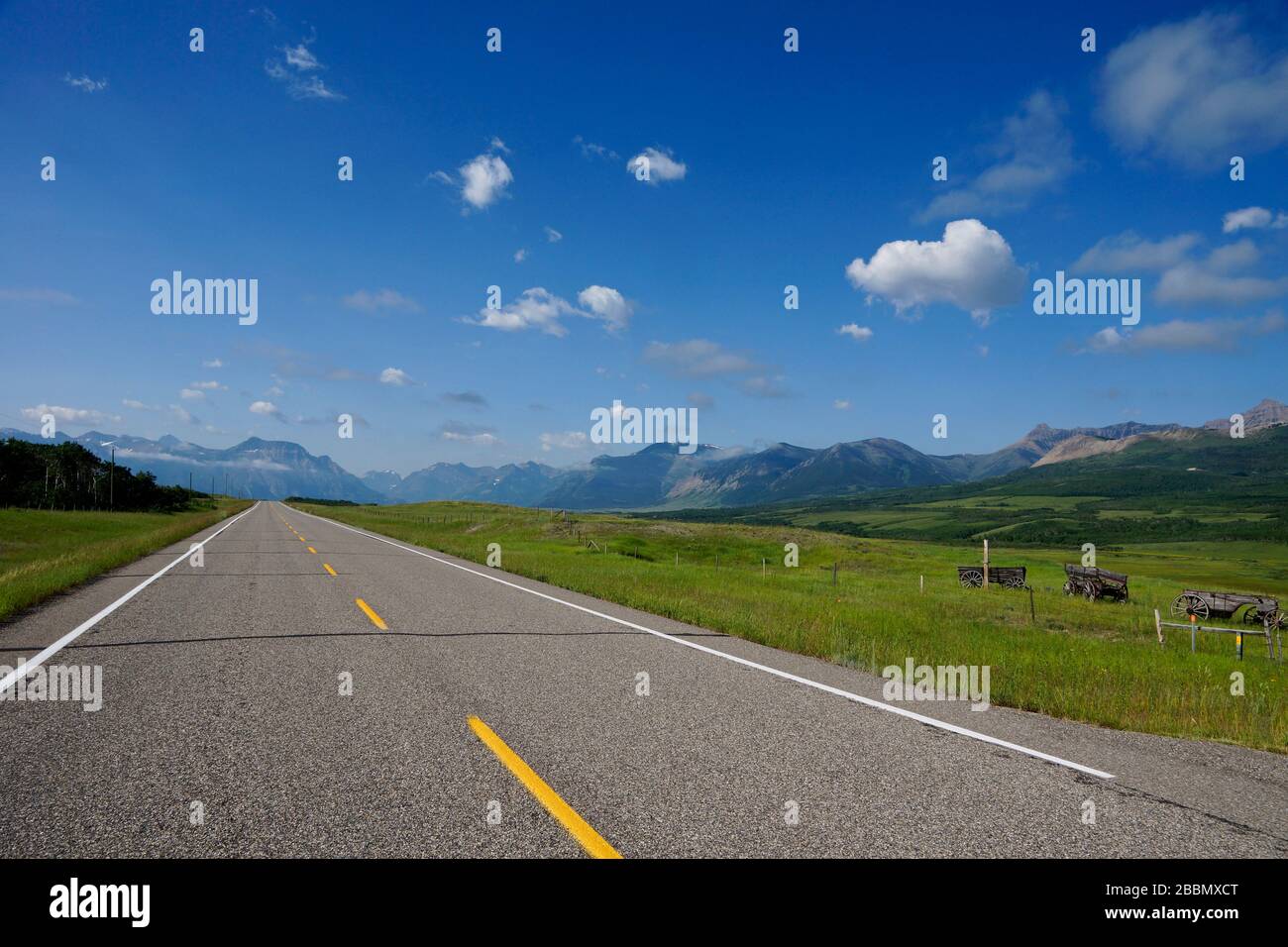 Open country field in alberta hi-res stock photography and images - Alamy