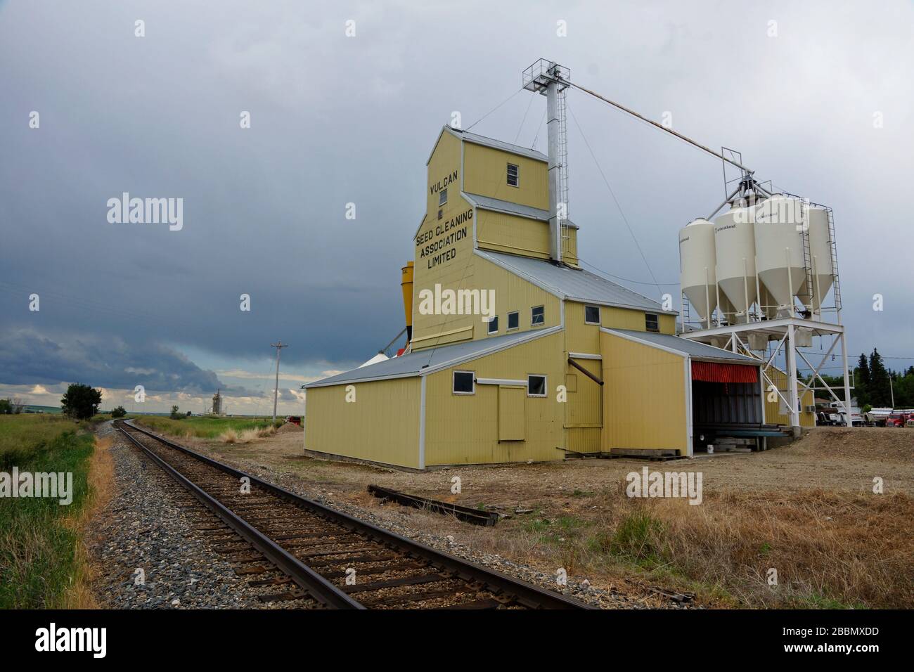 Wood grain elevators hi-res stock photography and images - Alamy