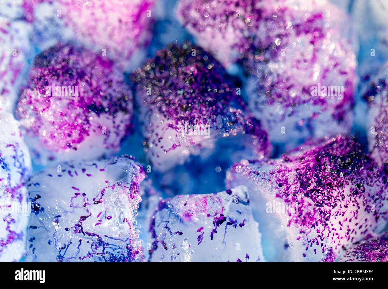 Potassium permanganate crystals hi-res stock photography and images - Alamy