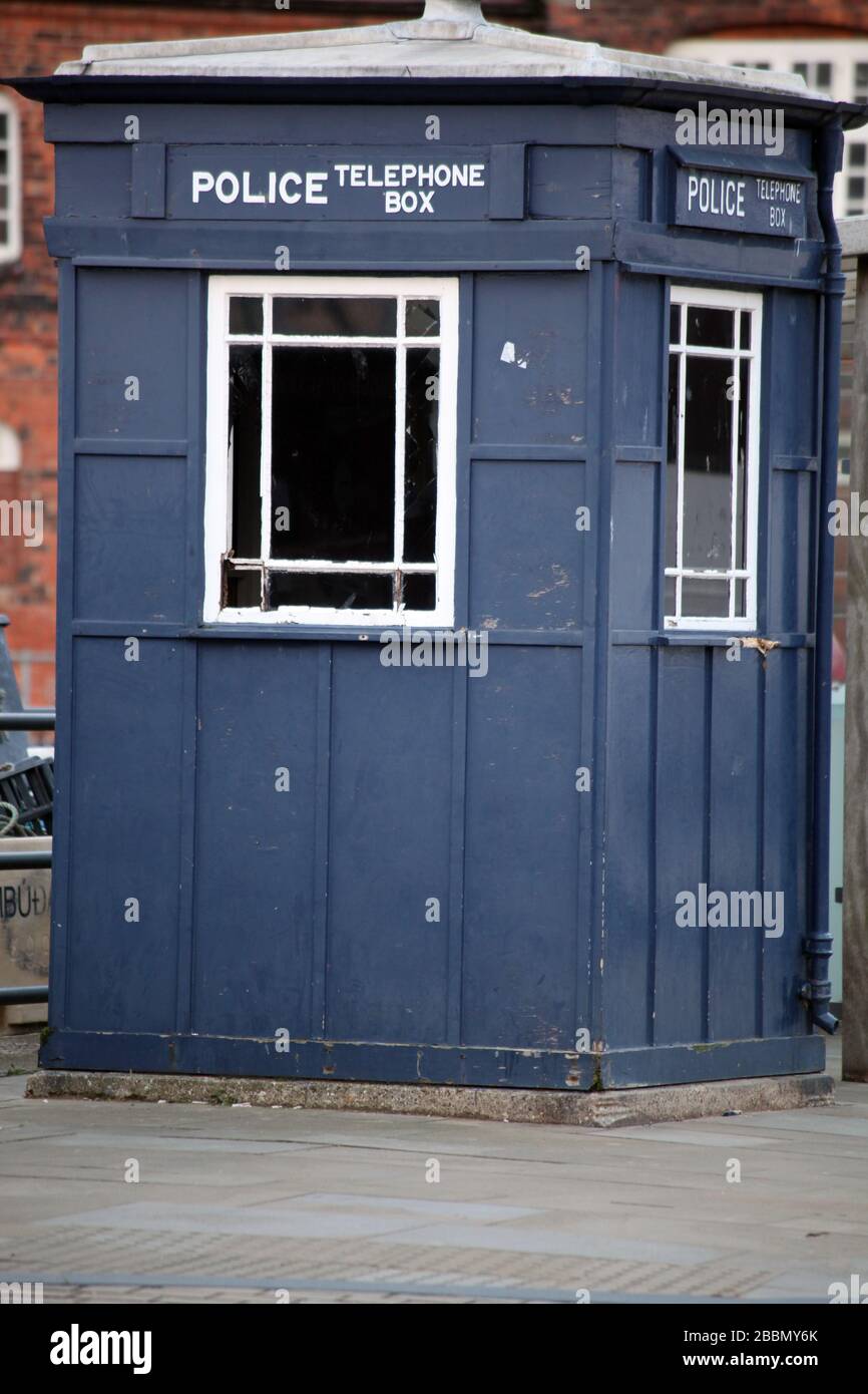 Old fashioned police telephone box hi-res stock photography and images ...