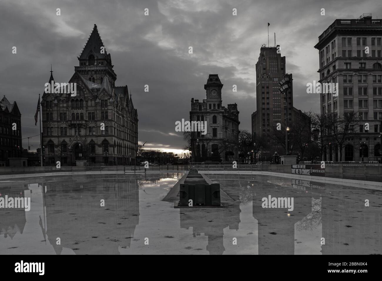 Clinton Square in Syracuse , NY on an overcast morning Stock Photo - Alamy