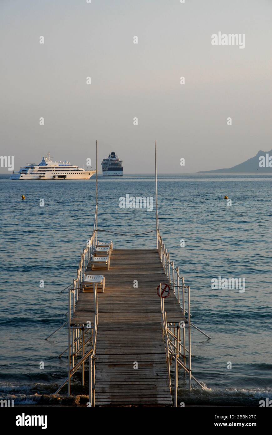 CANNES BEACH PIER WITH SUPER YACHT AND CRUISING SHIP IN THE BAY ...