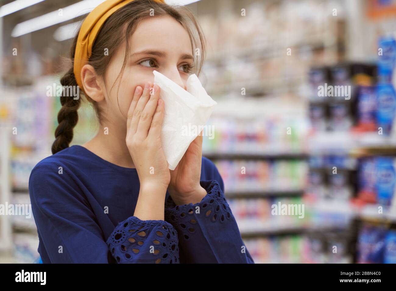 Girl sneezes hi-res stock photography and images - Alamy