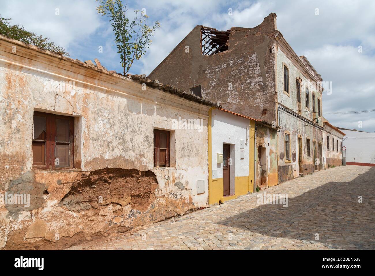 Repair to crumbling wall hi-res stock photography and images - Alamy
