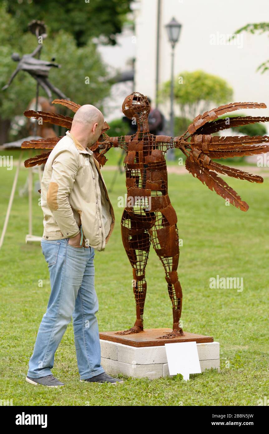Looking installation sculpture hi-res stock photography and images - Alamy