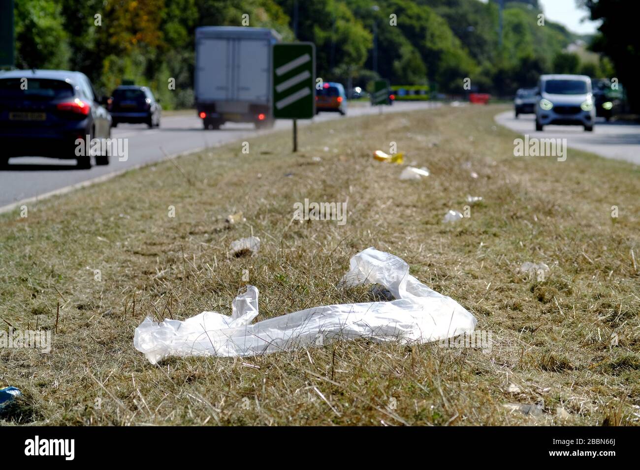 Plastic pollution roadside hi-res stock photography and images - Alamy