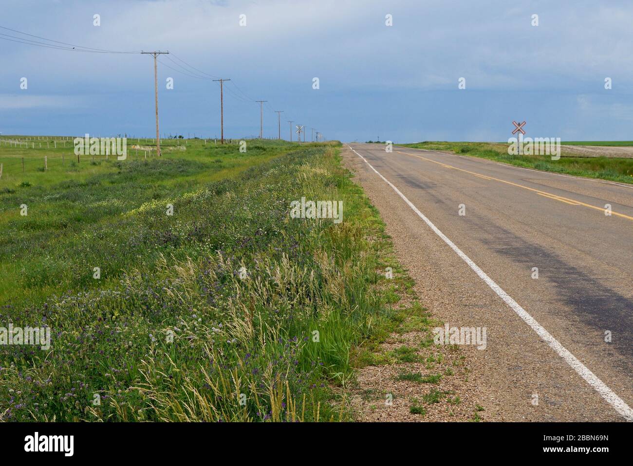 View of highway in saskatchewan hi-res stock photography and images - Alamy