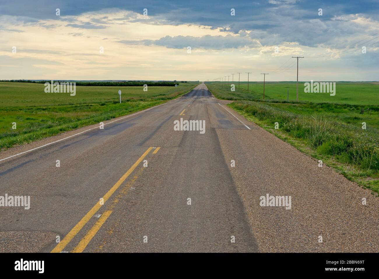 View of highway in saskatchewan hi-res stock photography and images - Alamy