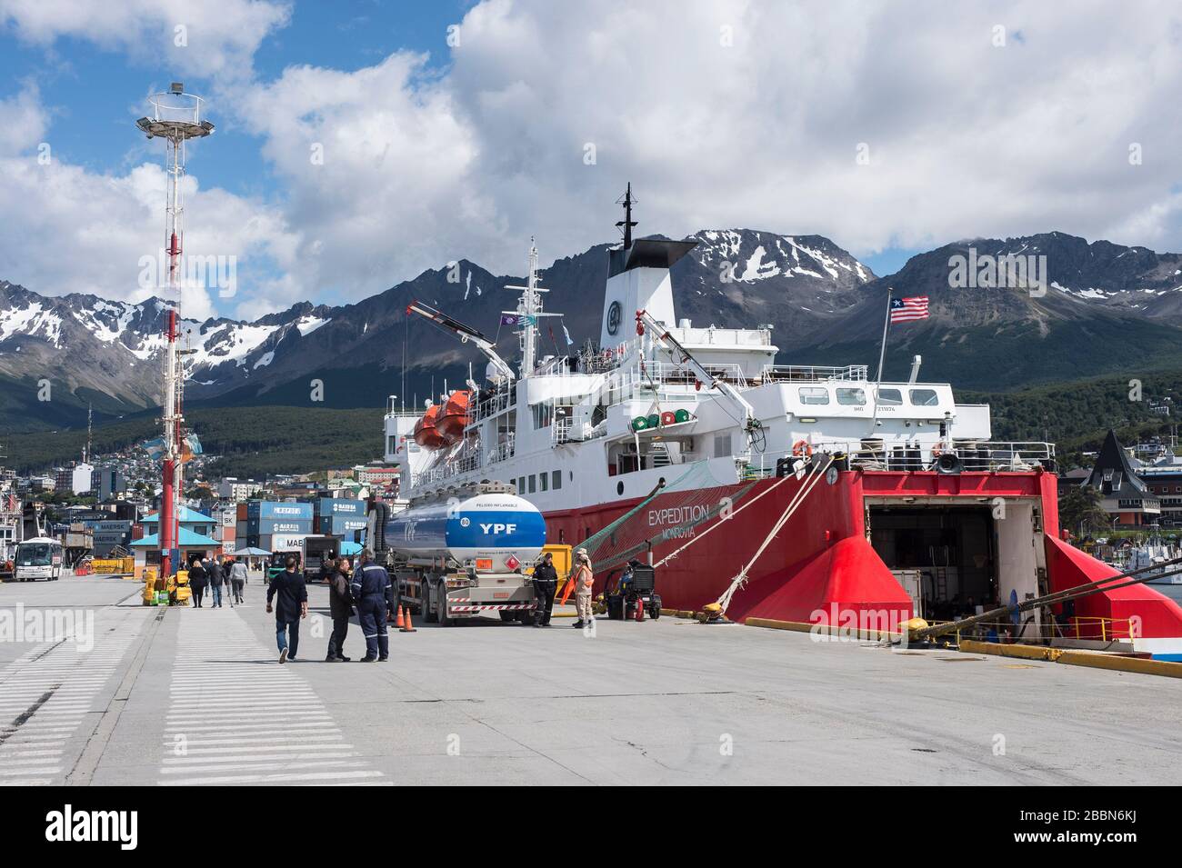 Cruise ship port supplies hi-res stock photography and images - Alamy