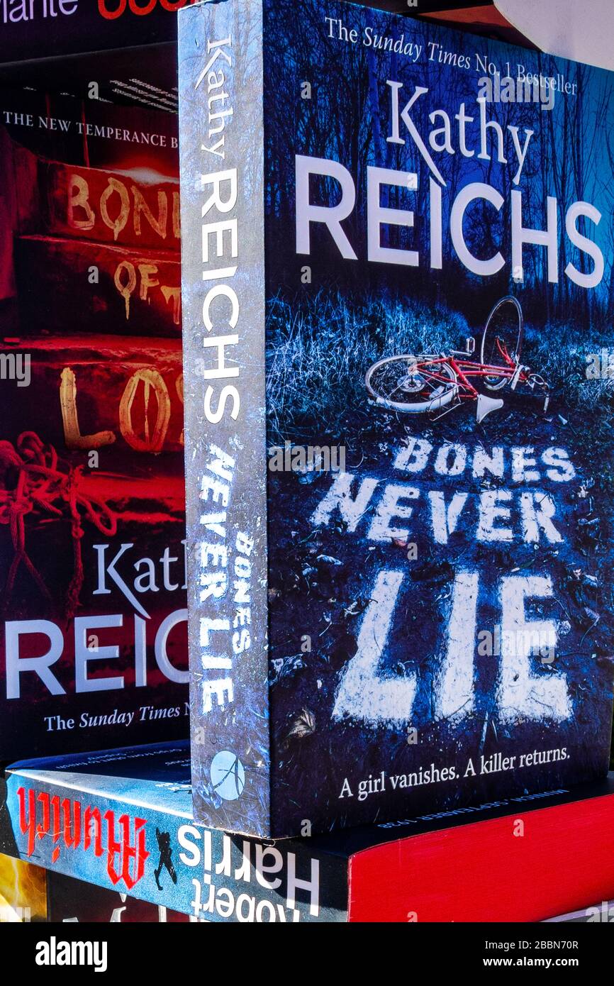 Classic crime fiction books hi-res stock photography and images - Alamy