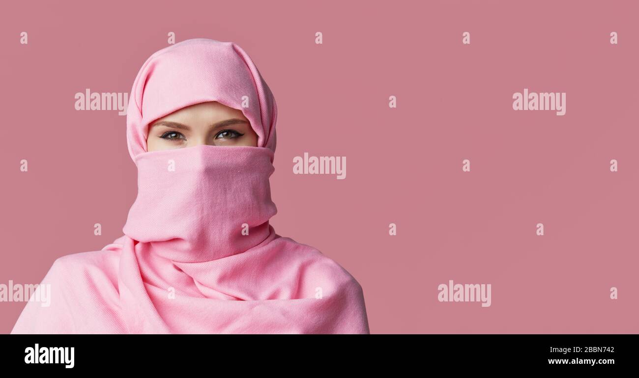 Pink niqab hi-res stock photography and images - Alamy