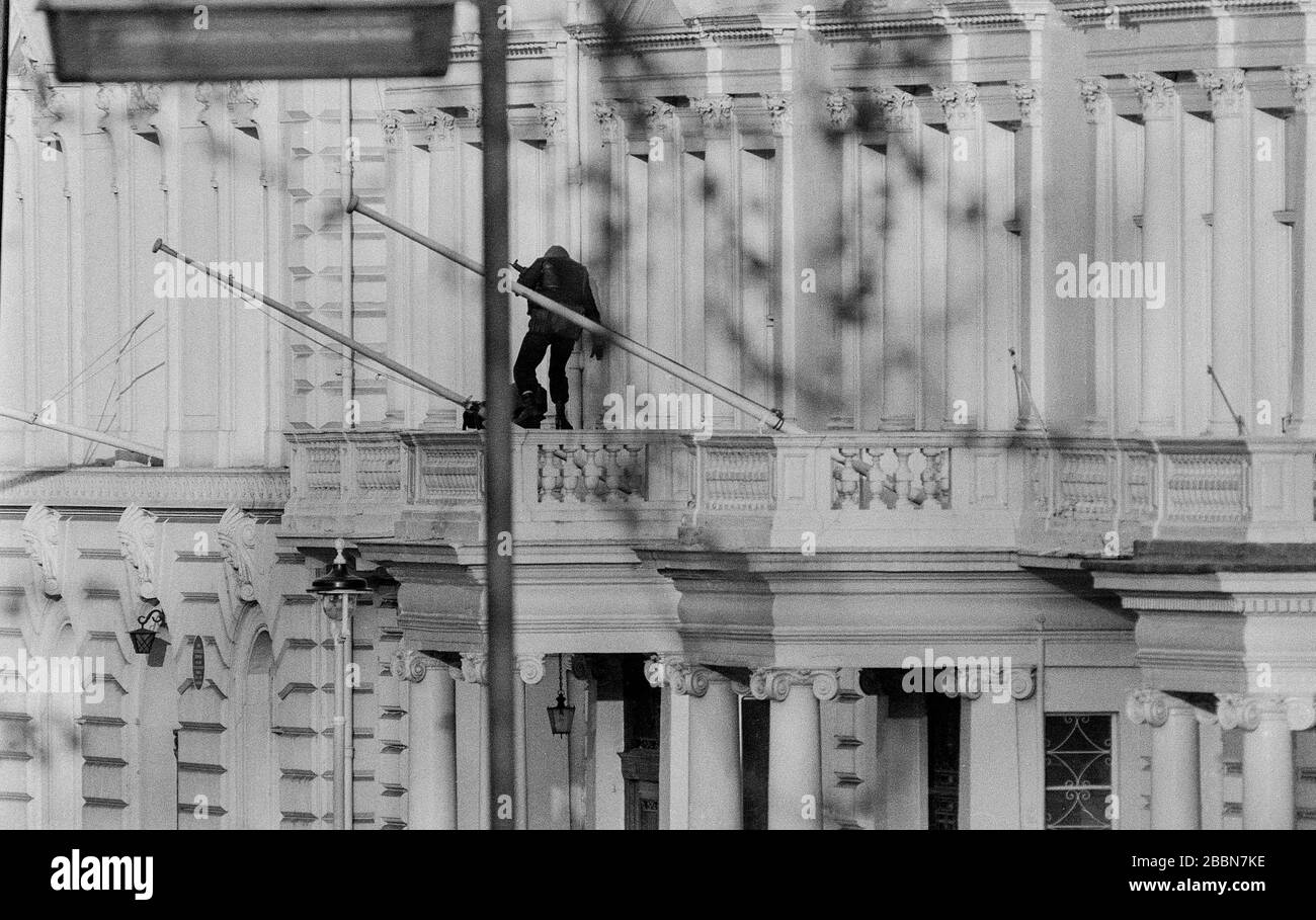 Bbc sound recordist sim harris hi-res stock photography and images - Alamy